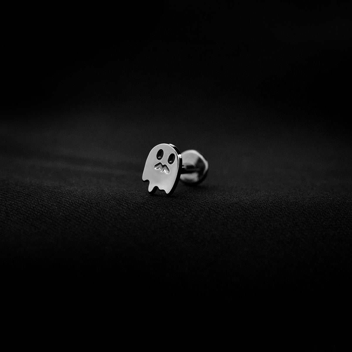 ASTM F136 Implant Grade Titanium Ghost Flatback Labret Stud – Pheenix ...